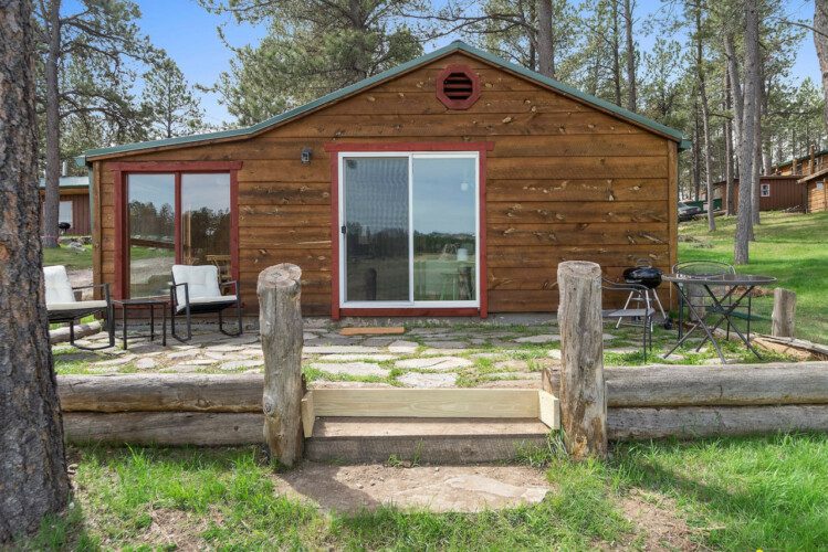 Hobbit Hole: Needle Spire Views + Firepit + Sauna - Black Hills Bungalows